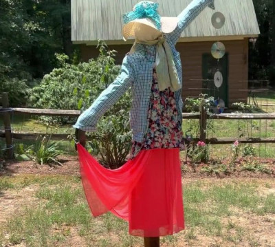 How to Make a DIY Dancing Scarecrow Girl - DIY Joy