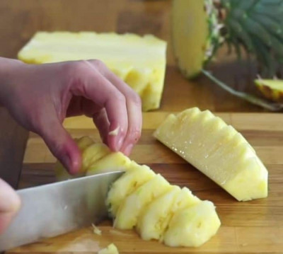 Easy Pull-Apart Pineapple Hack (Works Every Time!) - DIY Joy