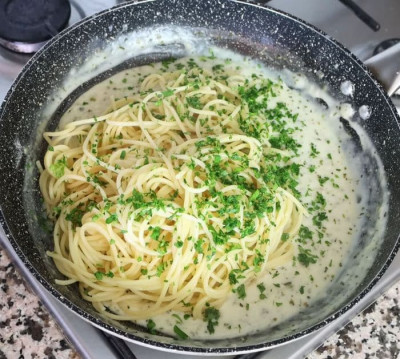 Easy 20-Minute Creamy Garlic Pasta Recipe - DIY Joy