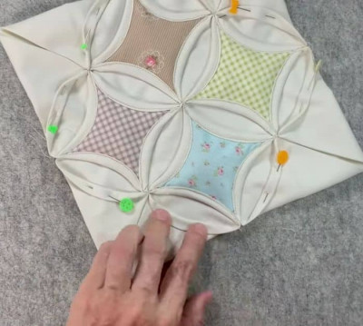 Easy Cathedral Window Quilt Tutorial - DIY Joy