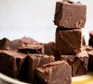 4-Ingredient Chocolate Fireball Fudge Recipe - DIY Joy