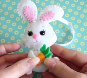 How to Make a Cute DIY Felt Easter Bunny - DIY Joy