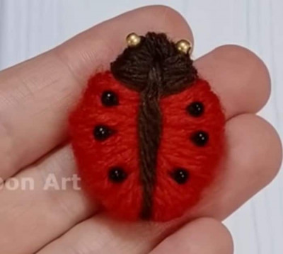 How to Make a DIY Yarn Ladybug with a Fork - DIY Joy