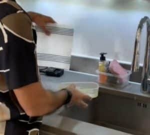 How to Easily Remove Oil From Plastic Containers - DIY Joy