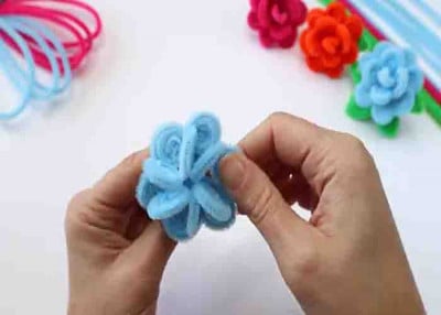 Easy DIY Pipe Cleaner Rose Tutorial - DIY Joy