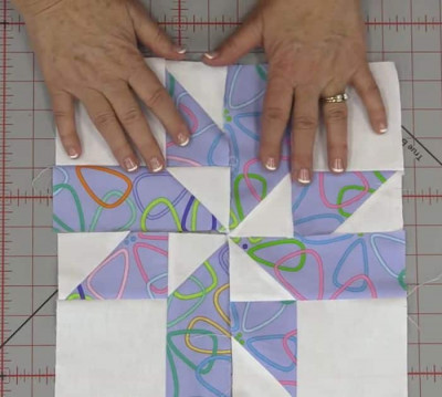 Surprise Pinwheels Quilt With Jenny Doan - DIY Joy