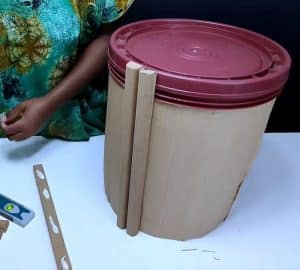 How to Turn a Plastic Bucket into a DIY Coffee Table - DIY Joy
