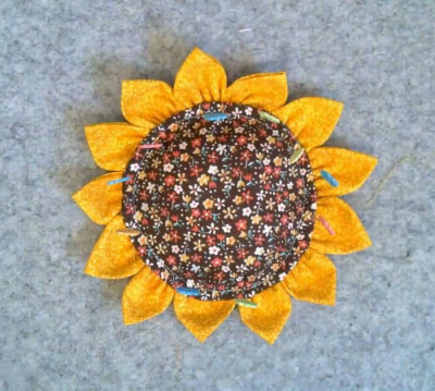 Sunflower Pin Cushion Tutorial - DIY Joy