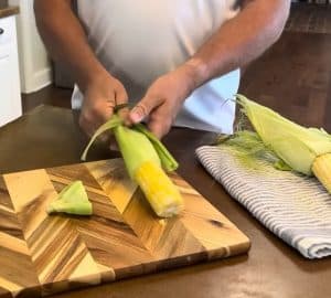 Quick Way to Remove Corn Silk - DIY Joy