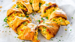 Easy Crescent Bacon Breakfast Ring Recipe - DIY Joy
