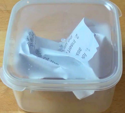 Quick Way to Remove Odors From Plastic Containers - DIY Joy