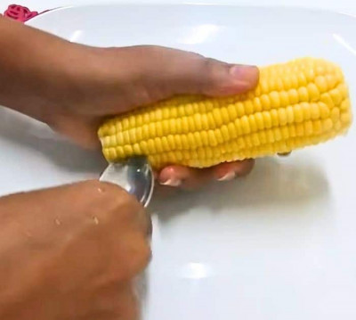 Quick Way to Remove Corn Kernels - DIY Joy