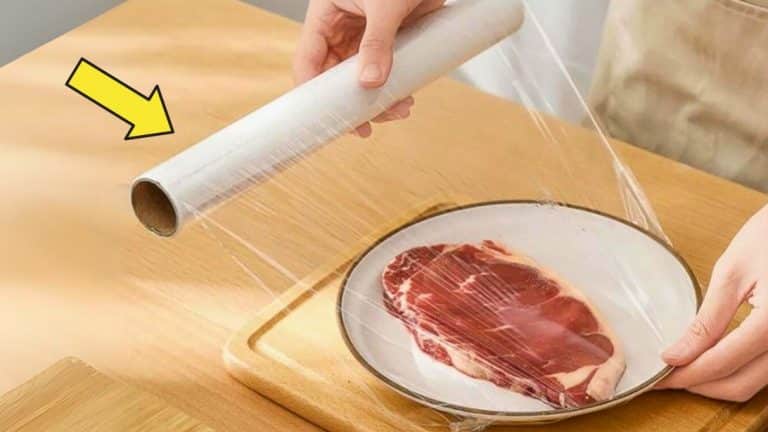 Simple Hack to Keep Your Plastic Wrap From Sticking to Itself - DIY Joy