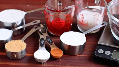 How to Measure Ingredients - The Right Way - DIY Joy