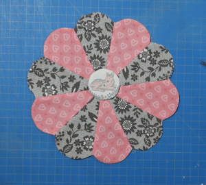 Easy 12" Flower Dresden Plate Block - DIY Joy