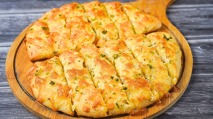 Easy Cheese-Stuffed Garlic Bread Recipe - DIY Joy