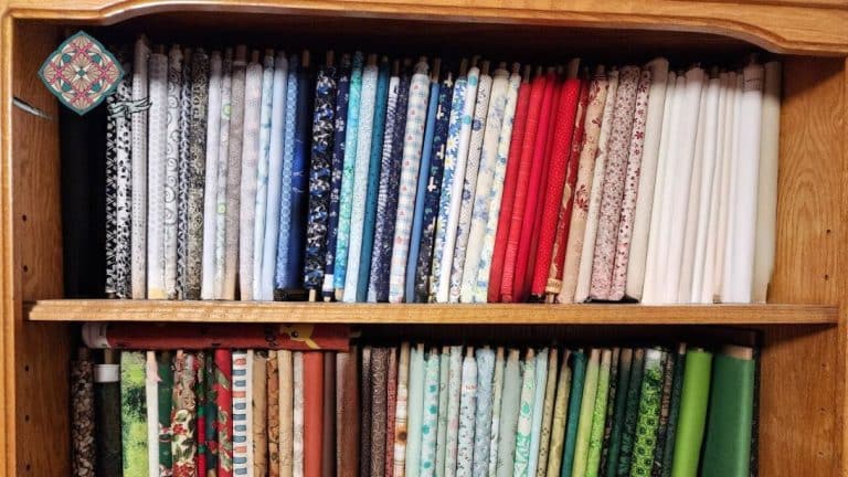 Make Mini Bolts For Your Fabric Stash - DIY Joy