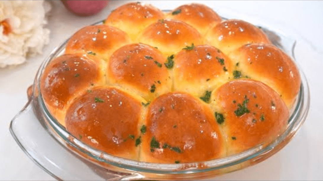 Easy 1-hour Classic Dinner Rolls Recipe - DIY Joy