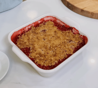 Easy Strawberry Rhubarb Crumble Recipe - DIY Joy