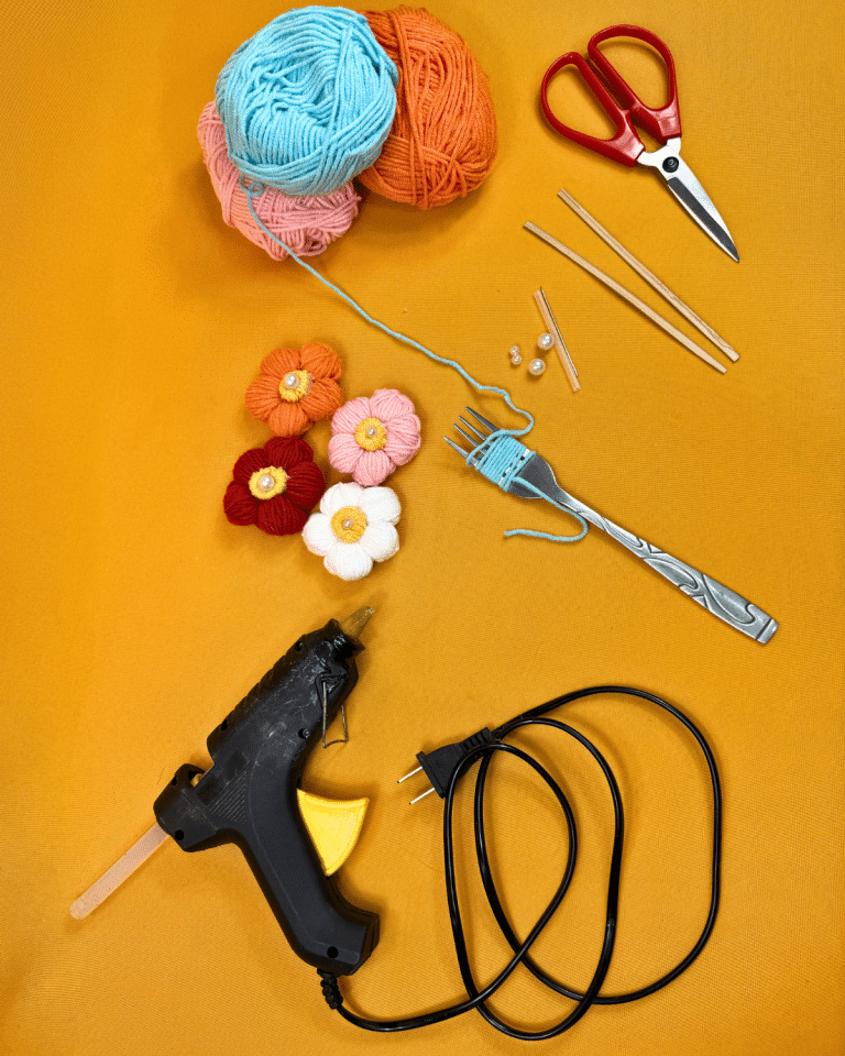 How to Make Flowers Using Yarn - DIY Joy