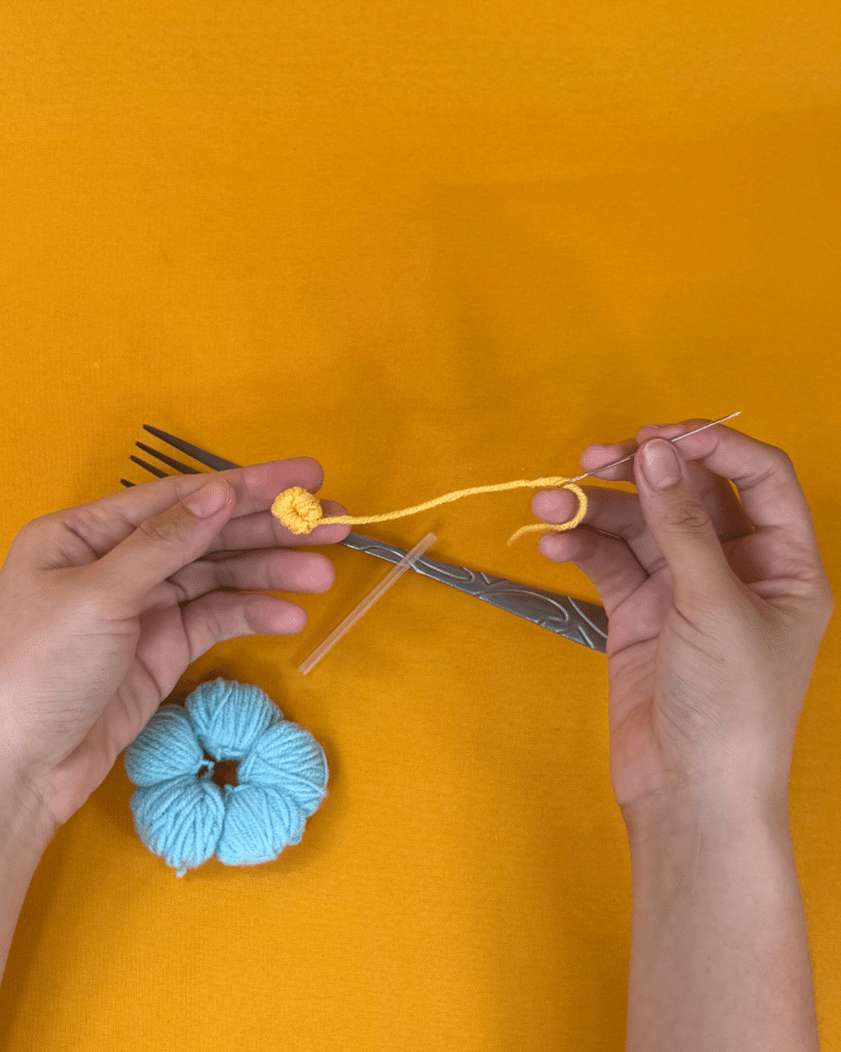 How to Make Flowers Using Yarn - DIY Joy