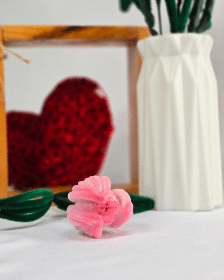 How to Make Pipe Cleaner Flowers - Tulips - DIY Joy