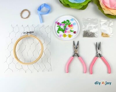 DIY Chicken Wire Suncatcher - DIY Joy